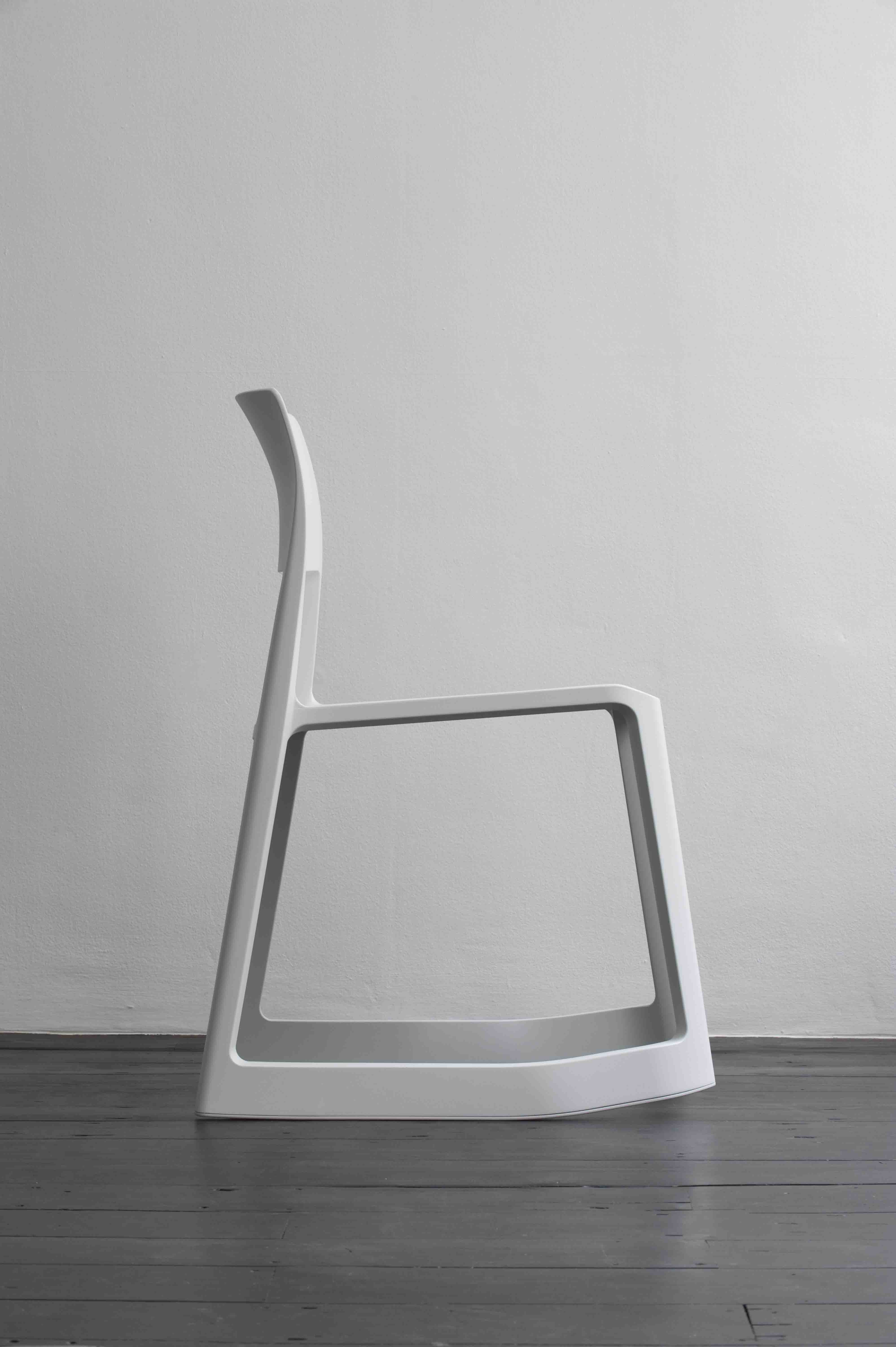 LSN : News : Tip Ton: New chair offers an ergonomic tilt