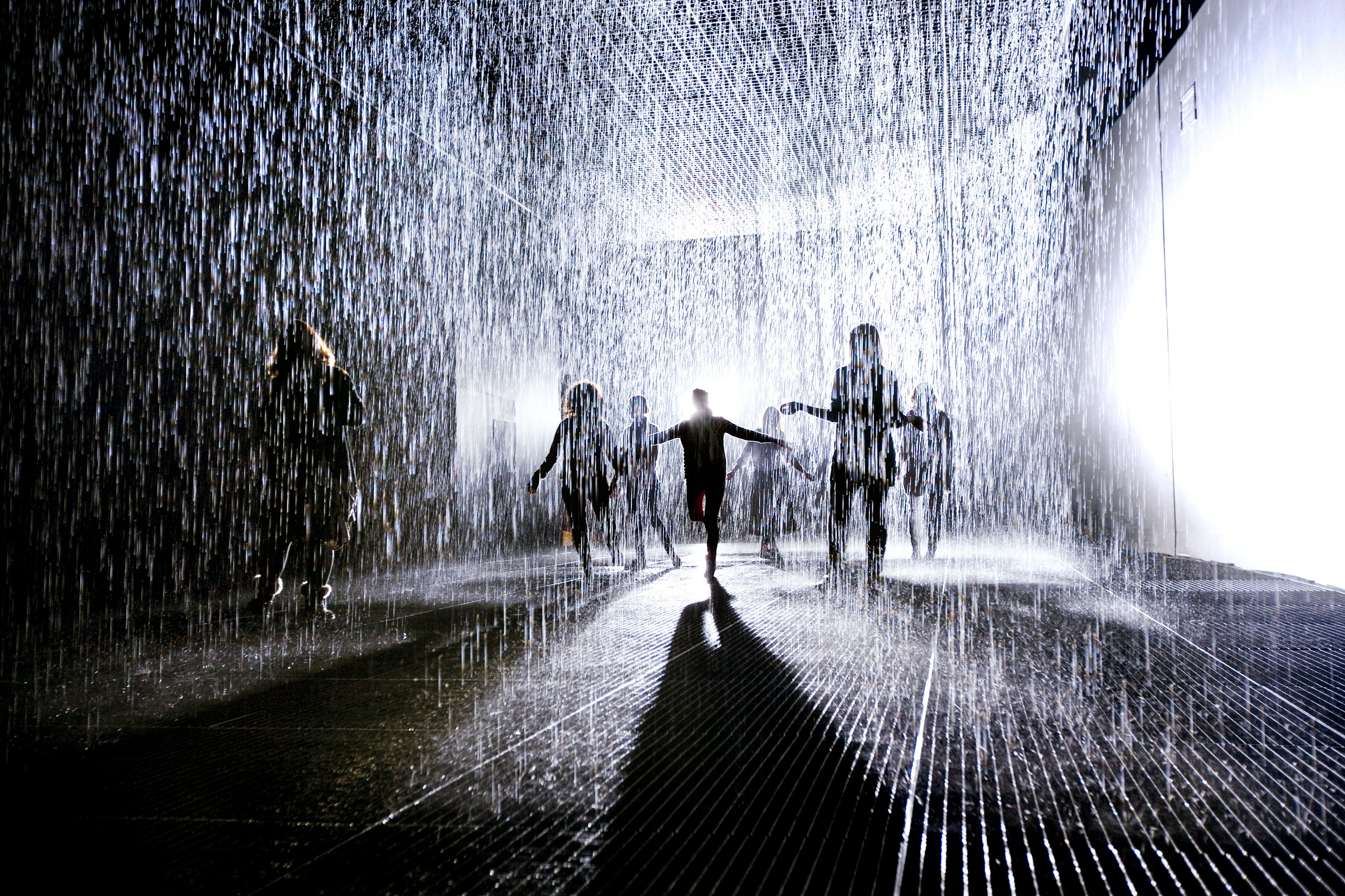 LSN : News : Water feature: Rain Room keeps visitors dry