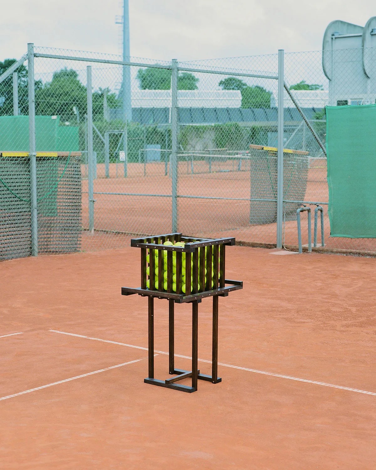 LSN : News : The tennis ball basket receives a luxury redesign