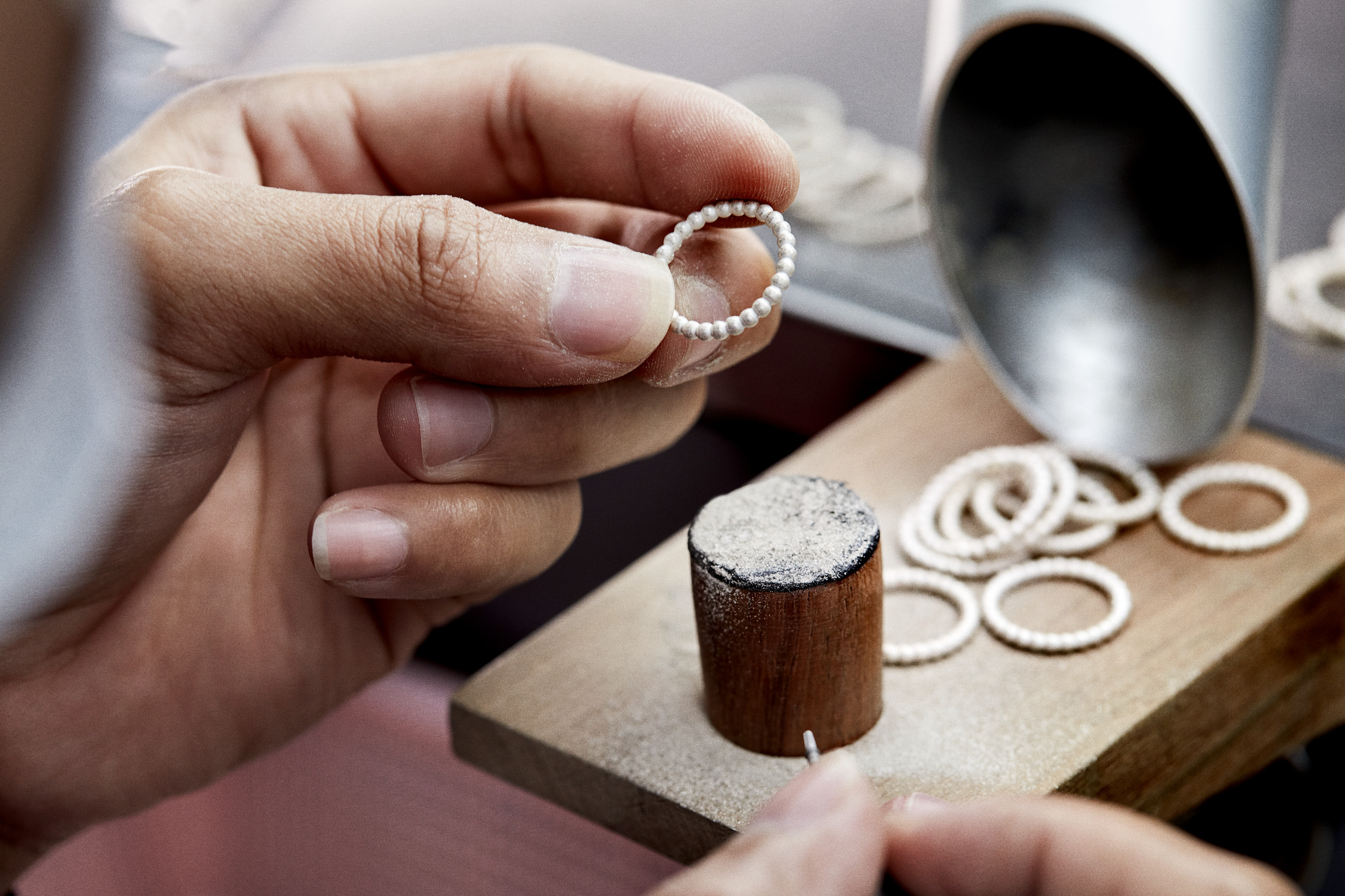 LSN : News : Pandora factory unites AI and sustainability